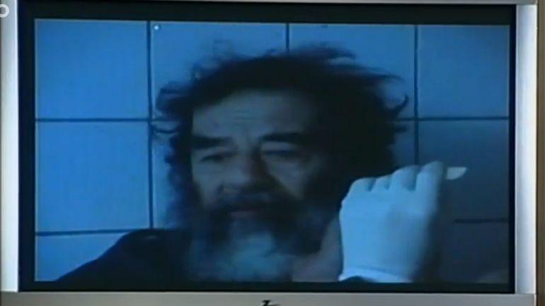 Il y a 15 ans, l'arrestation de Saddam Hussein (archive) - RTBF Actus