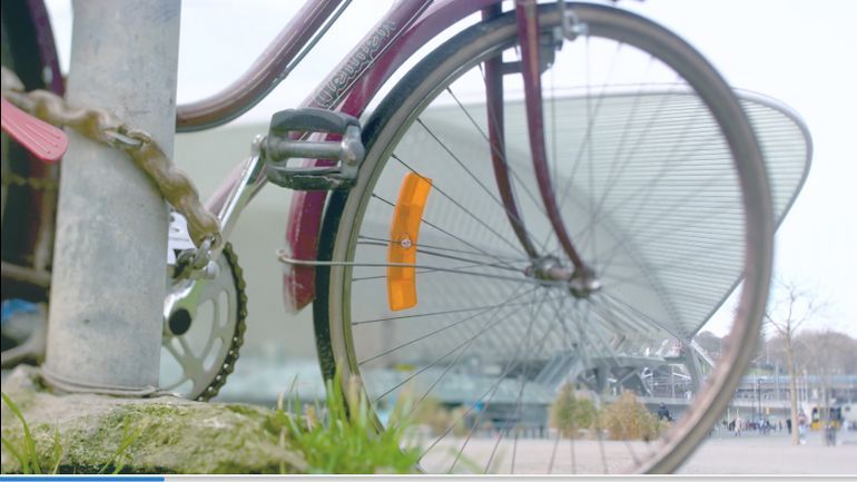 Un sticker inviolable avec un QR code pour protéger votre deux-roues du ...