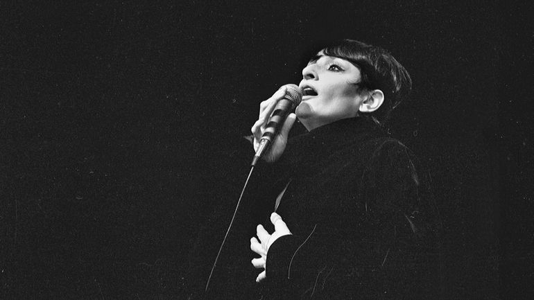 Barbara : une chanteuse adulée à l’enfance brisée par son père - RTBF Actus