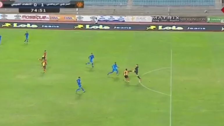 Sortie kamikaze, front contre front avec l'arbitre : l'hallucinant ...