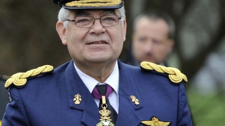 L'armée belge a un nouveau patron, le général Van Caelenberge - RTBF Actus