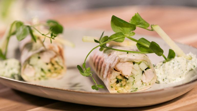 TUTO : Le poulet-frites-compote revisité en wrap - RTBF Actus