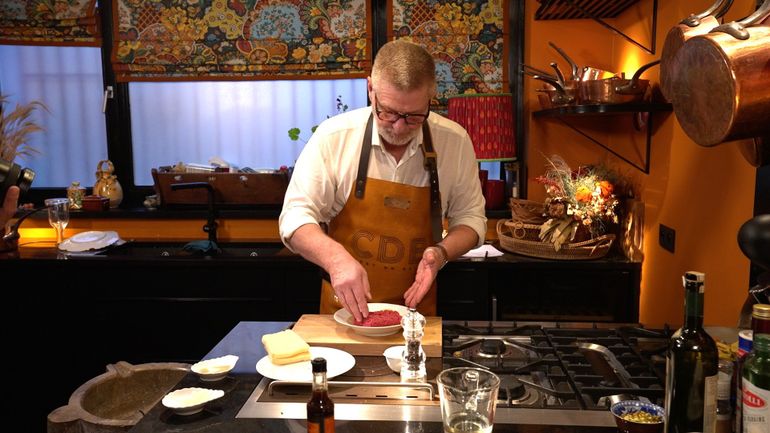 Recette du vrai filet américain de Gerald Watelet - RTBF Actus