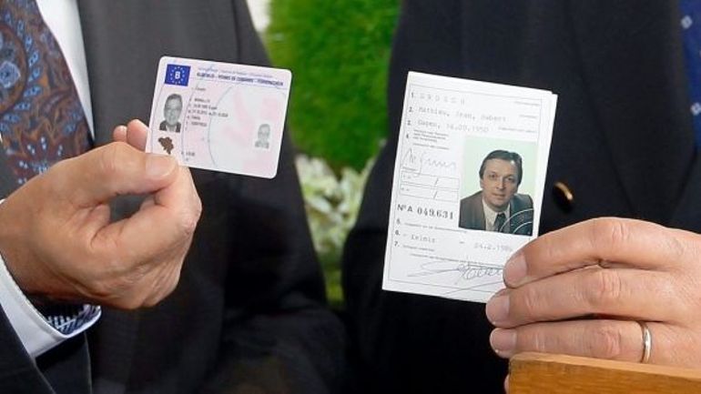 Le permis de conduire européen arrive - RTBF Actus