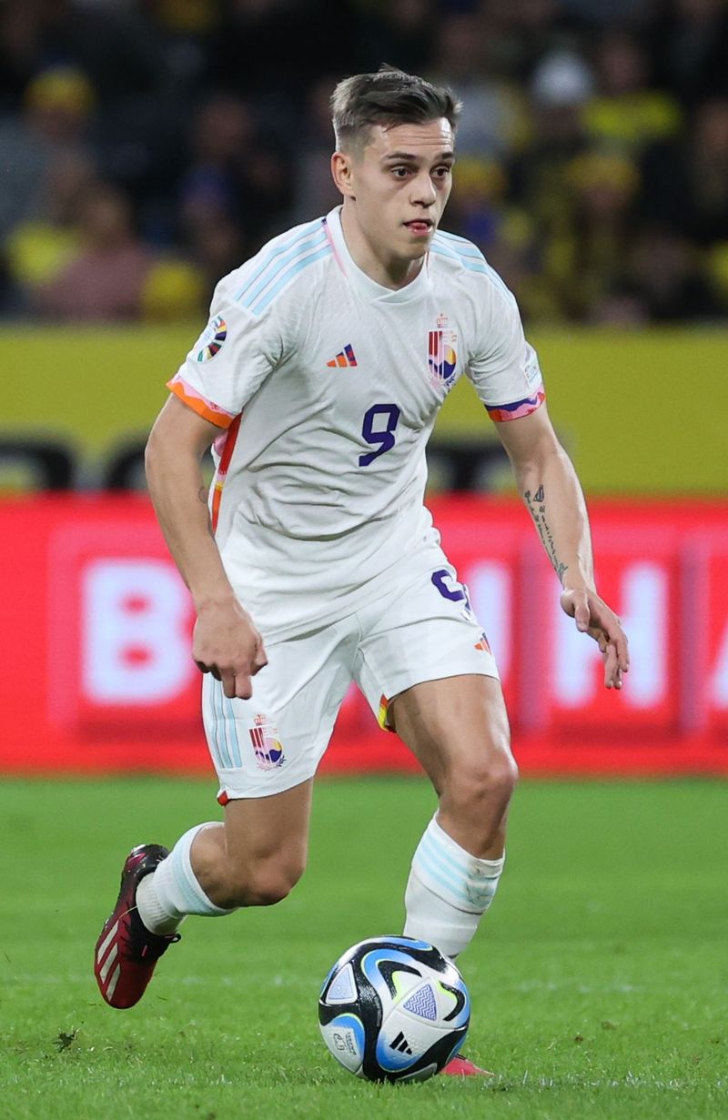 Trossard, Tielemans ou… Doku dans l’axe : qui pour endosser le rôle de ...