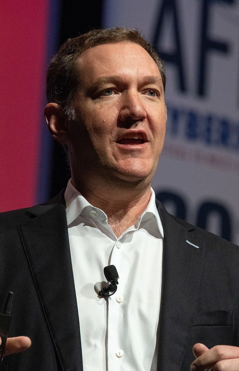 Unity : le CEO John Riccitiello démissionne - RTBF Actus