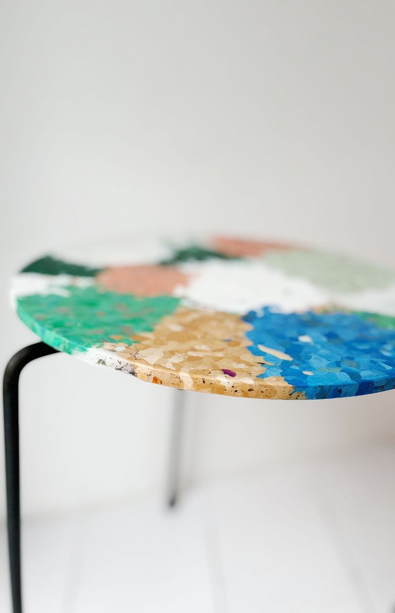 Transformer le plastique usagé en objets utiles et design - RTBF Actus