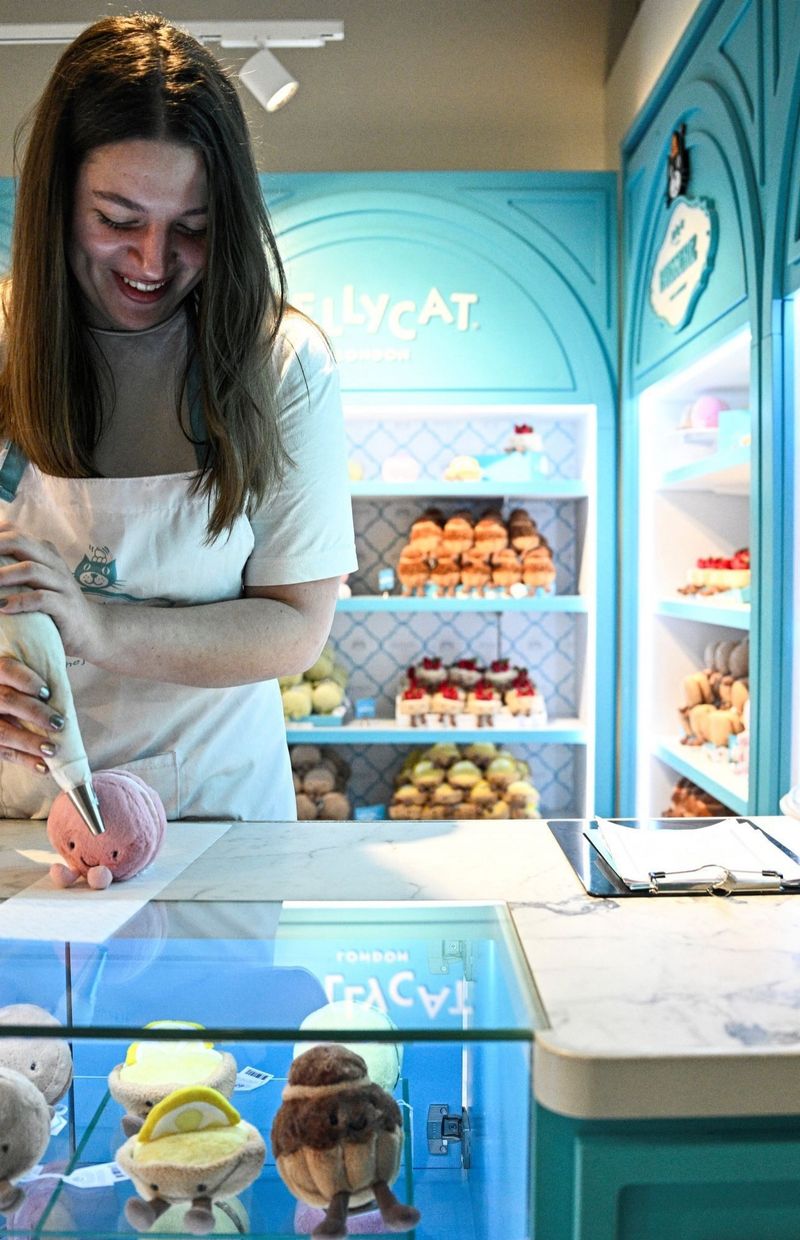 'Ici le monde' - Grande-Bretagne : la folie des peluches pour adultes ...